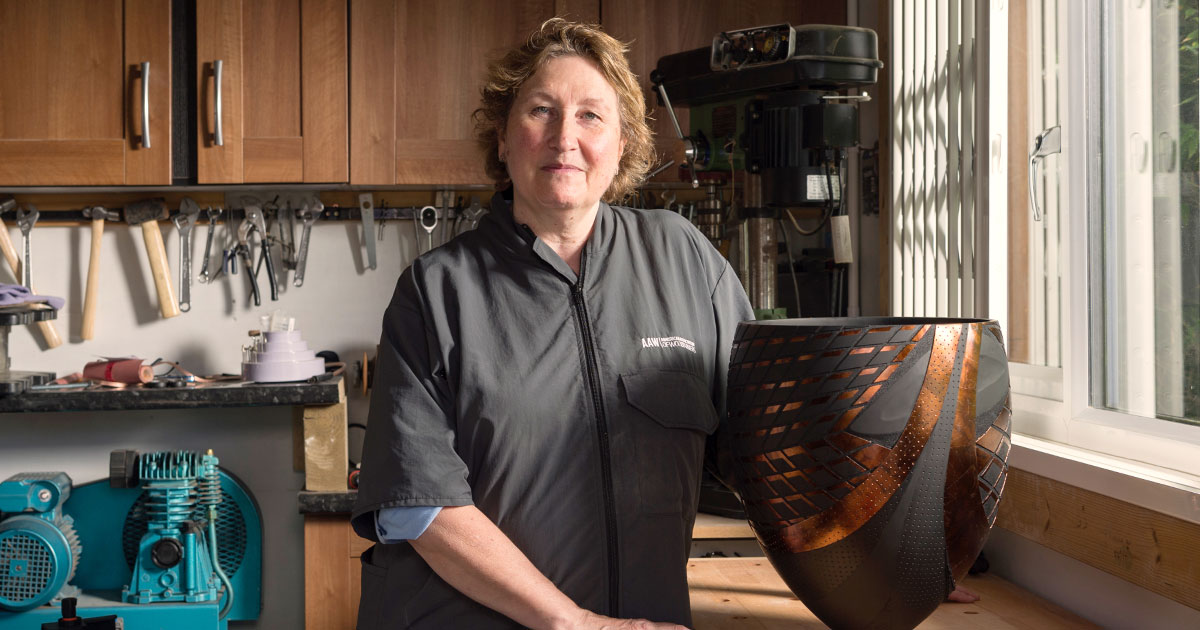 Sally Burnett – Die Liebe zur Textur | Porträt | DrechslerMagazin